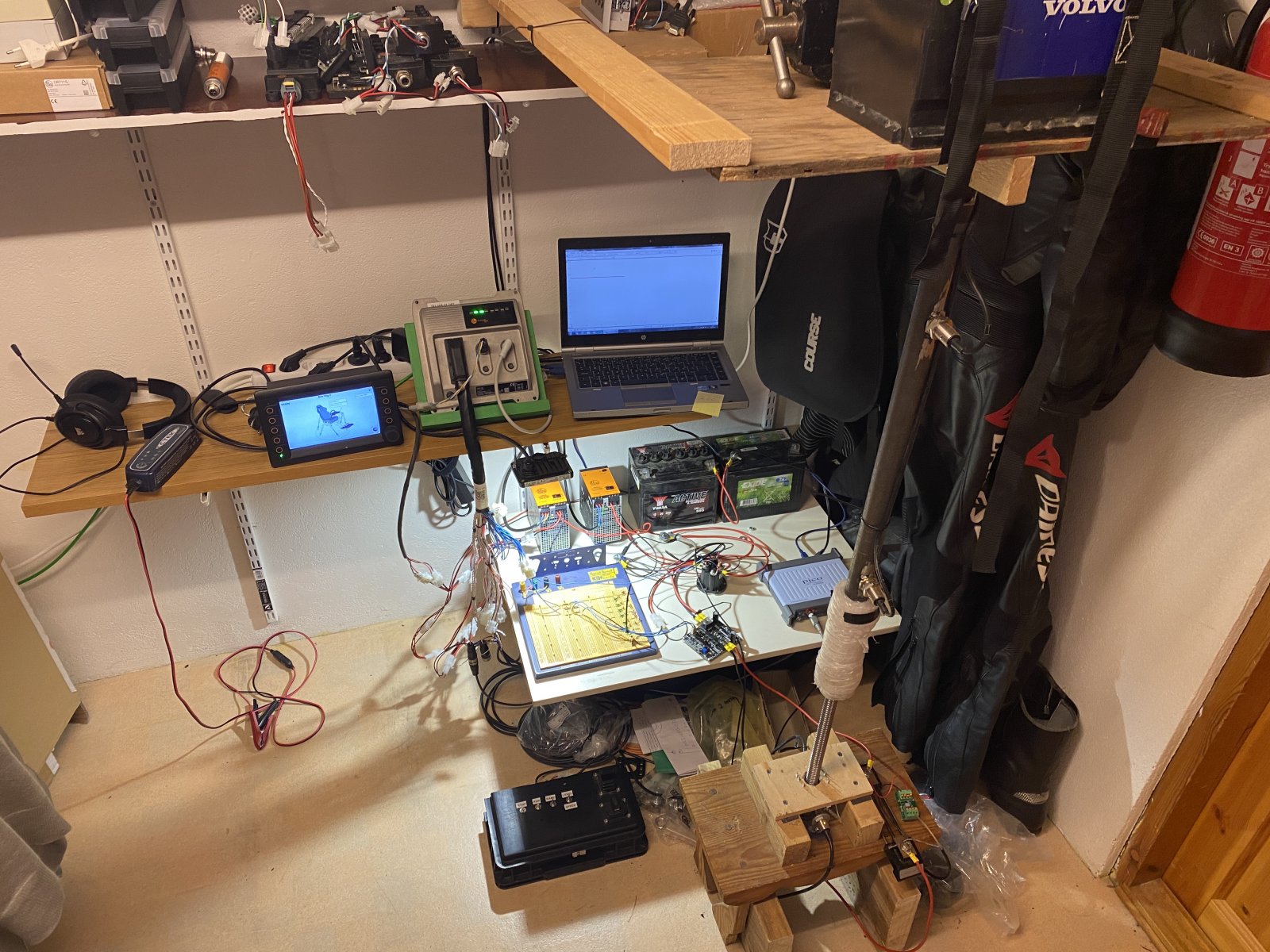 Showroom - Ken Sim Rig - 6DOF Stewart with open design actuators.