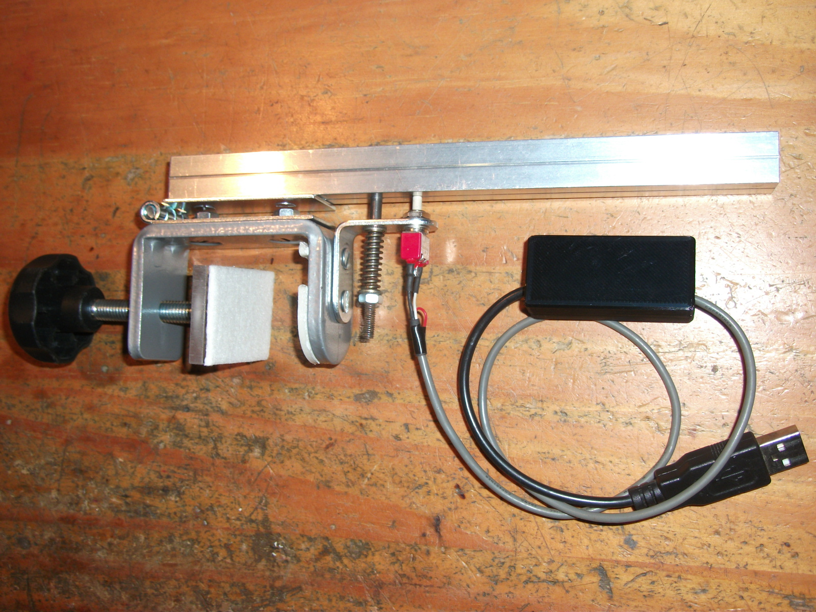 Simple and compact E-brake