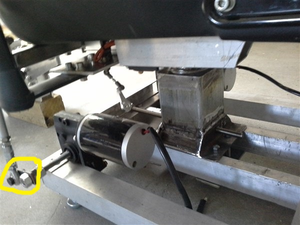 Piece of metal connecting the motor shaft to rod end joint