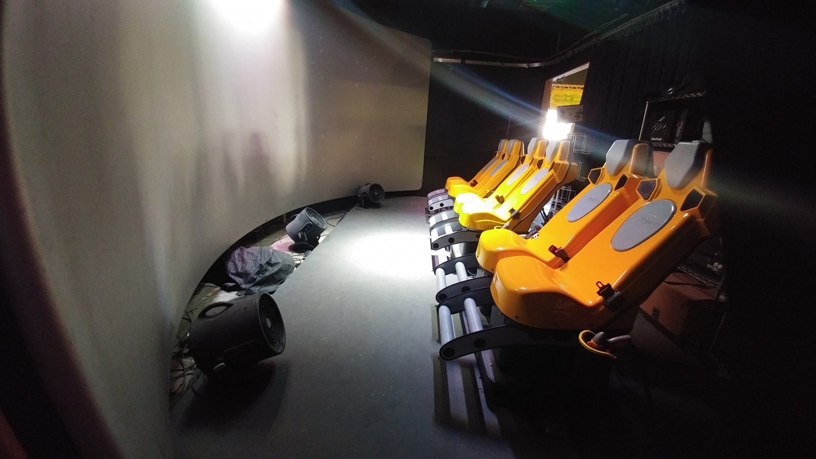 Showroom - XD DarkRide (2nd of 6 Simulators)