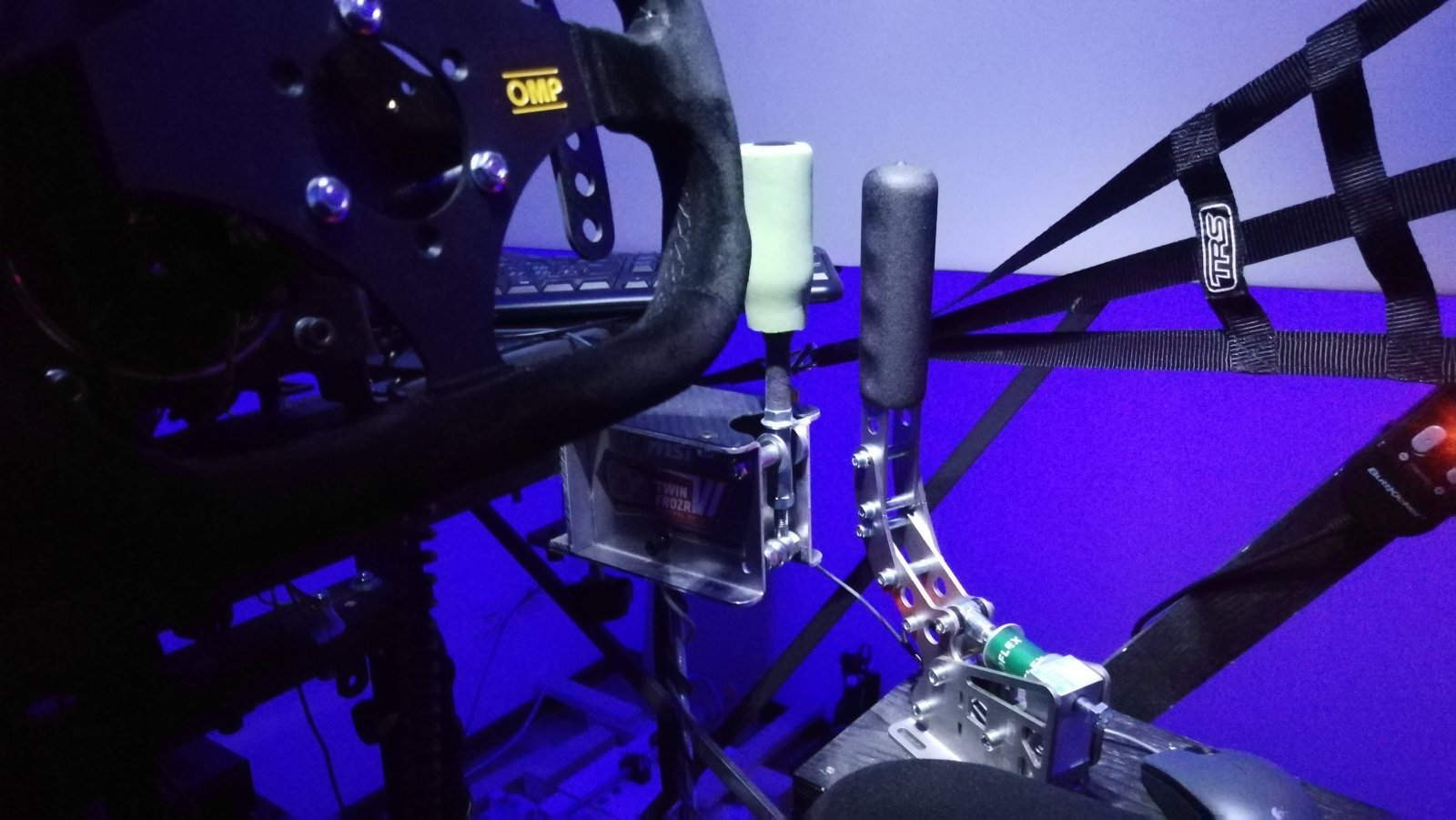 Showroom - Sim Handbrake (Heusinkveld)