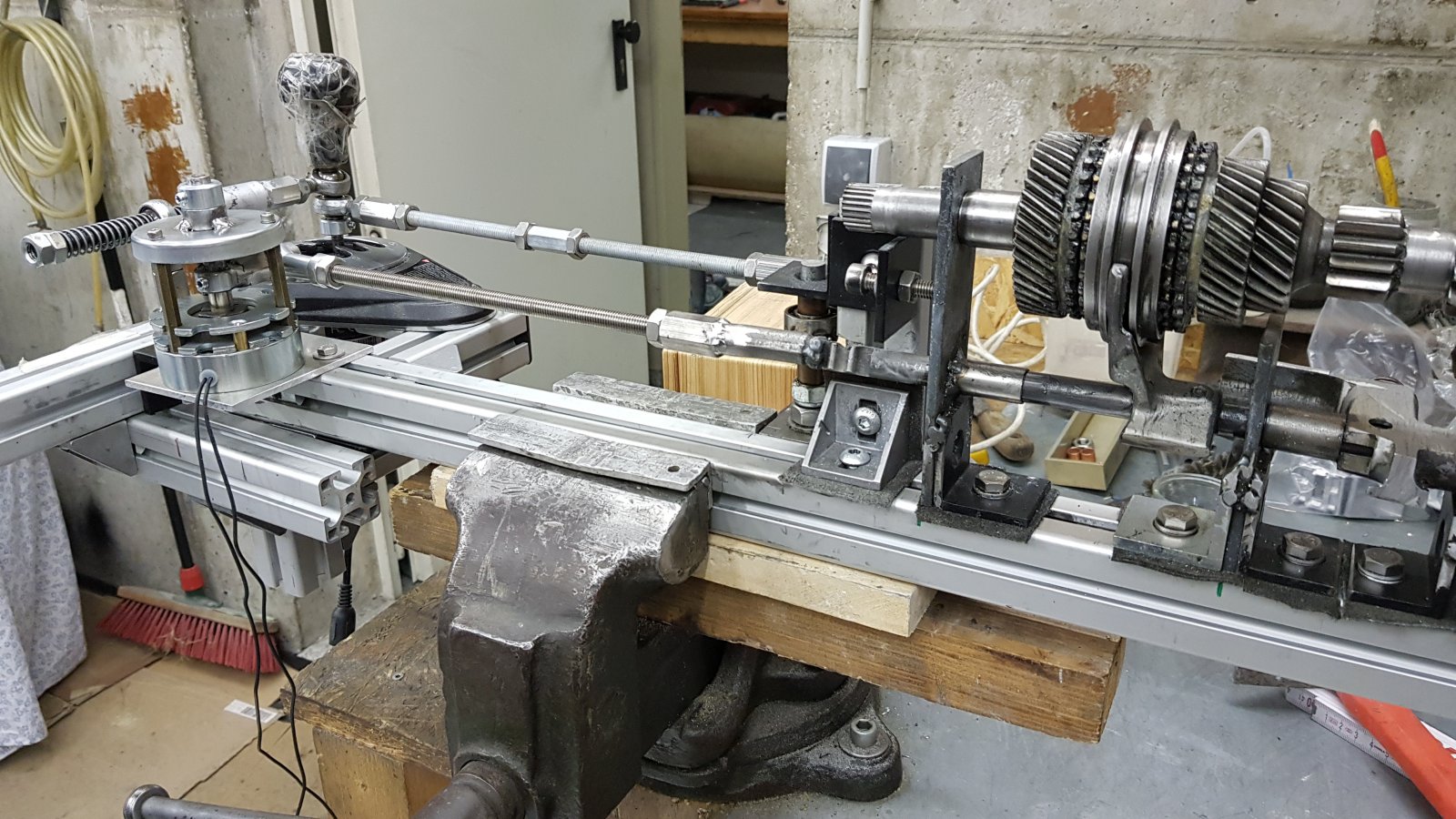 Mechanical locked H-Shifter